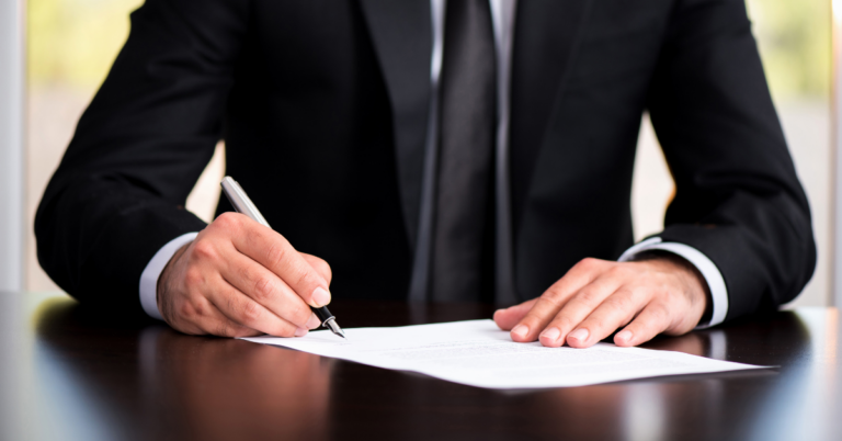 Qué es un funcionario de carrera: Definición y Características